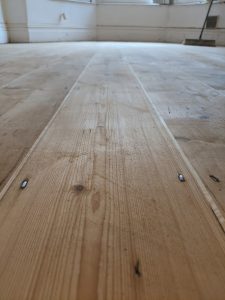 Filling between wooden floorboards with slivers - it's a fixer upper